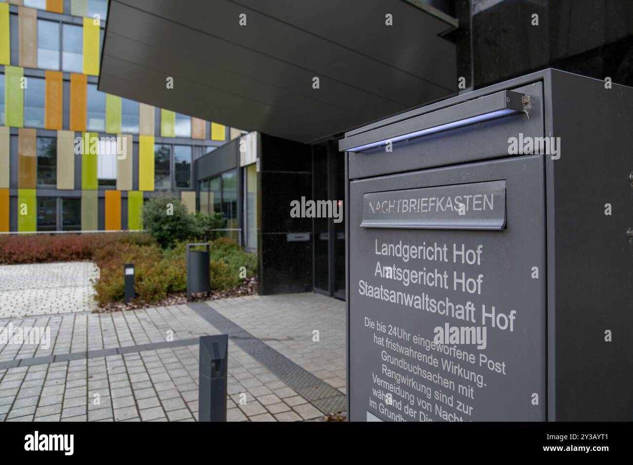 Hof, Germany. 13th Sep, 2024. The entrance to the courthouse in Hof. A ...