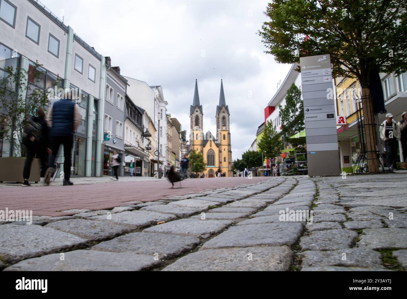 Hof, Germany. 13th Sep, 2024. Passers-by walk through the center of Hof ...