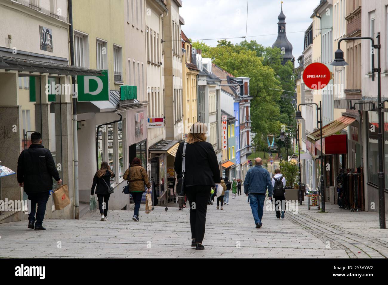 Hof, Germany. 13th Sep, 2024. Passers-by walk through the center of Hof ...
