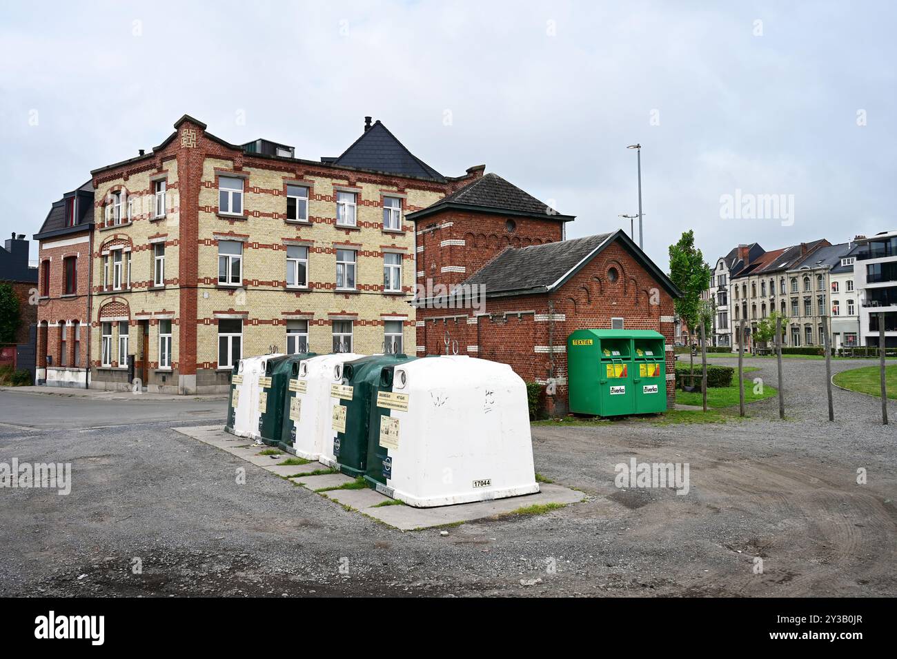 Waste recycling station street hi-res stock photography and images - Alamy