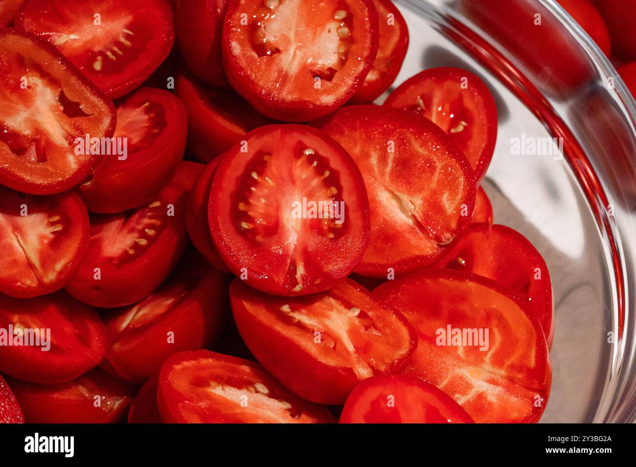 Rotating tomatoes hi-res stock photography and images - Alamy
