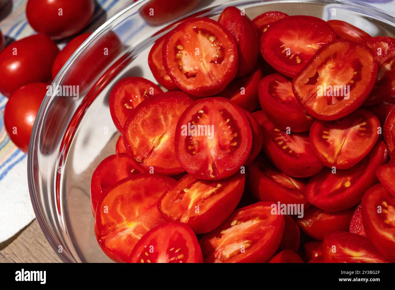 Rotating tomatoes hi-res stock photography and images - Alamy