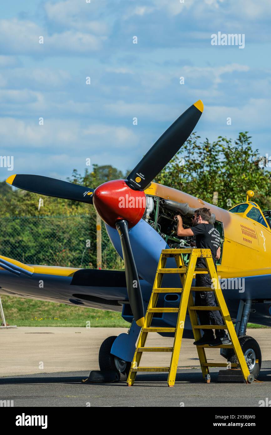 Duxford, UK. 13th Sep, 2024. Final tuning of a World War II spitfire by ...