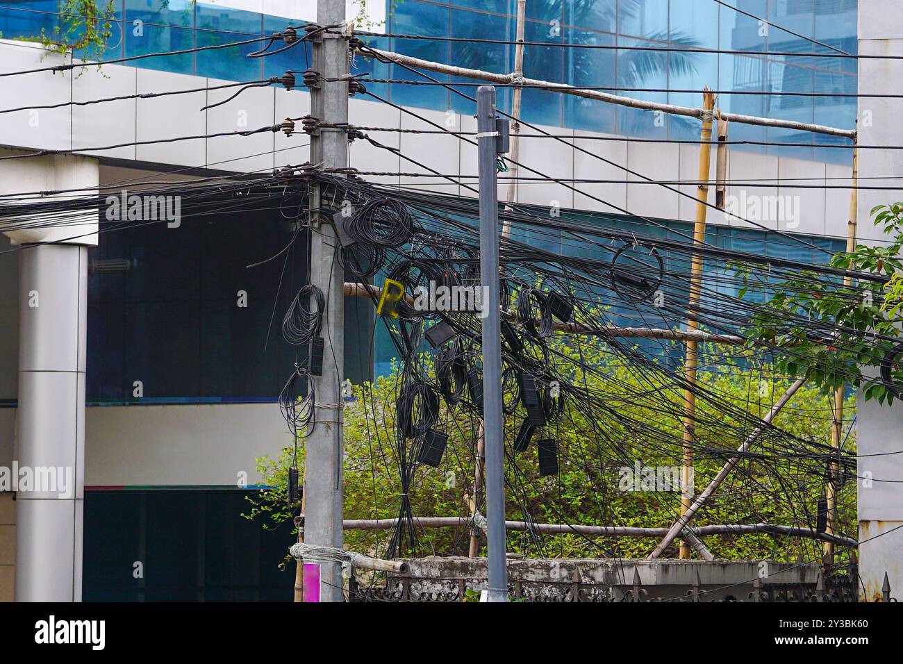Telephone poles and wires hi-res stock photography and images - Alamy