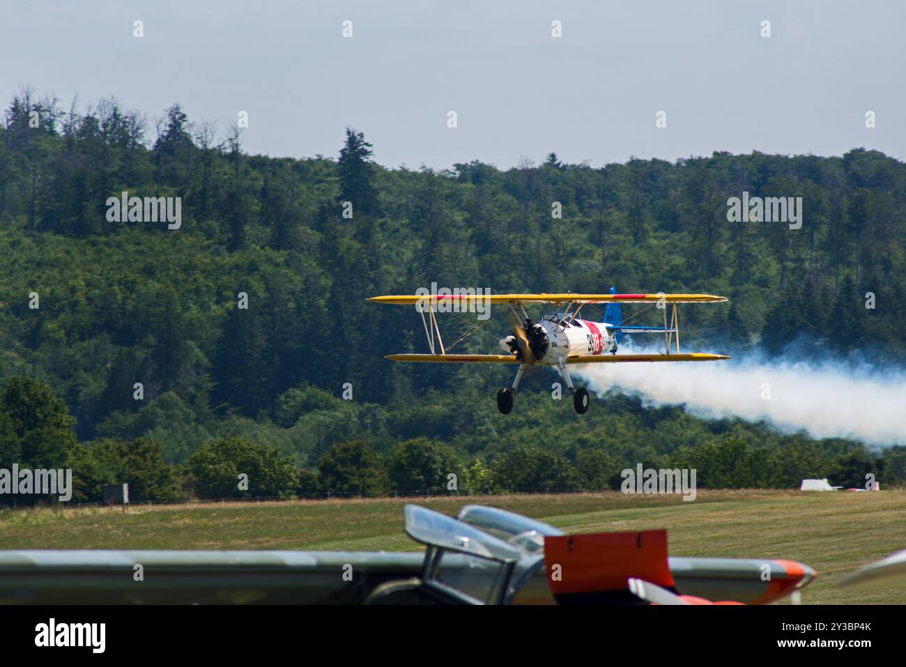 Aircraft trailing smoke hi-res stock photography and images - Alamy