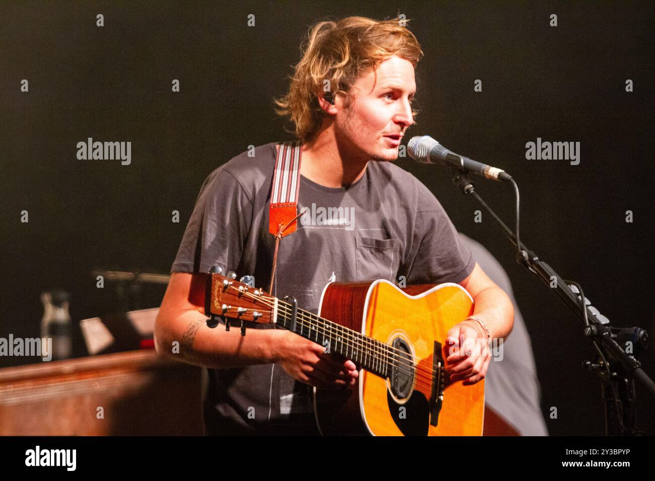 Guitarist ben howard hi-res stock photography and images - Alamy