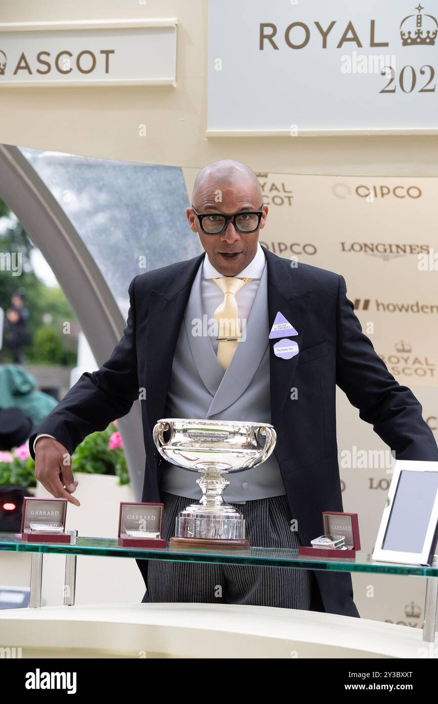 The repair shop tv show hi-res stock photography and images - Alamy