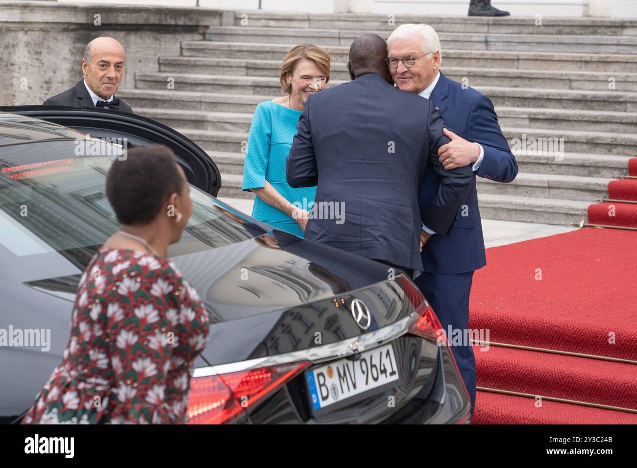 Bundespräsident Frank-Walter Steinmeier und seine Ehefrau Elke ...