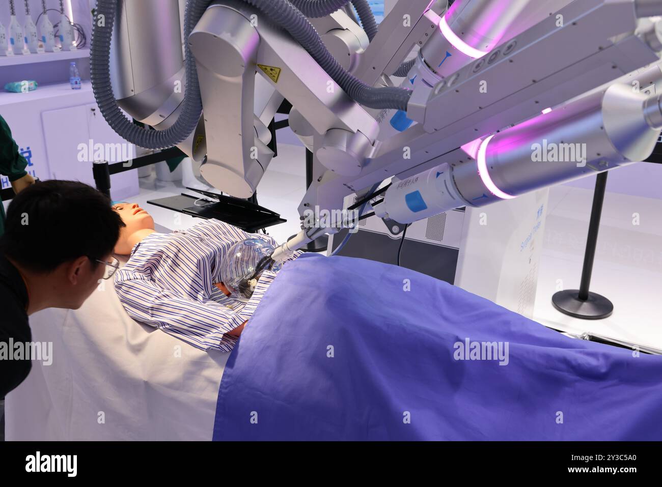 Endoscopic port hi-res stock photography and images - Alamy