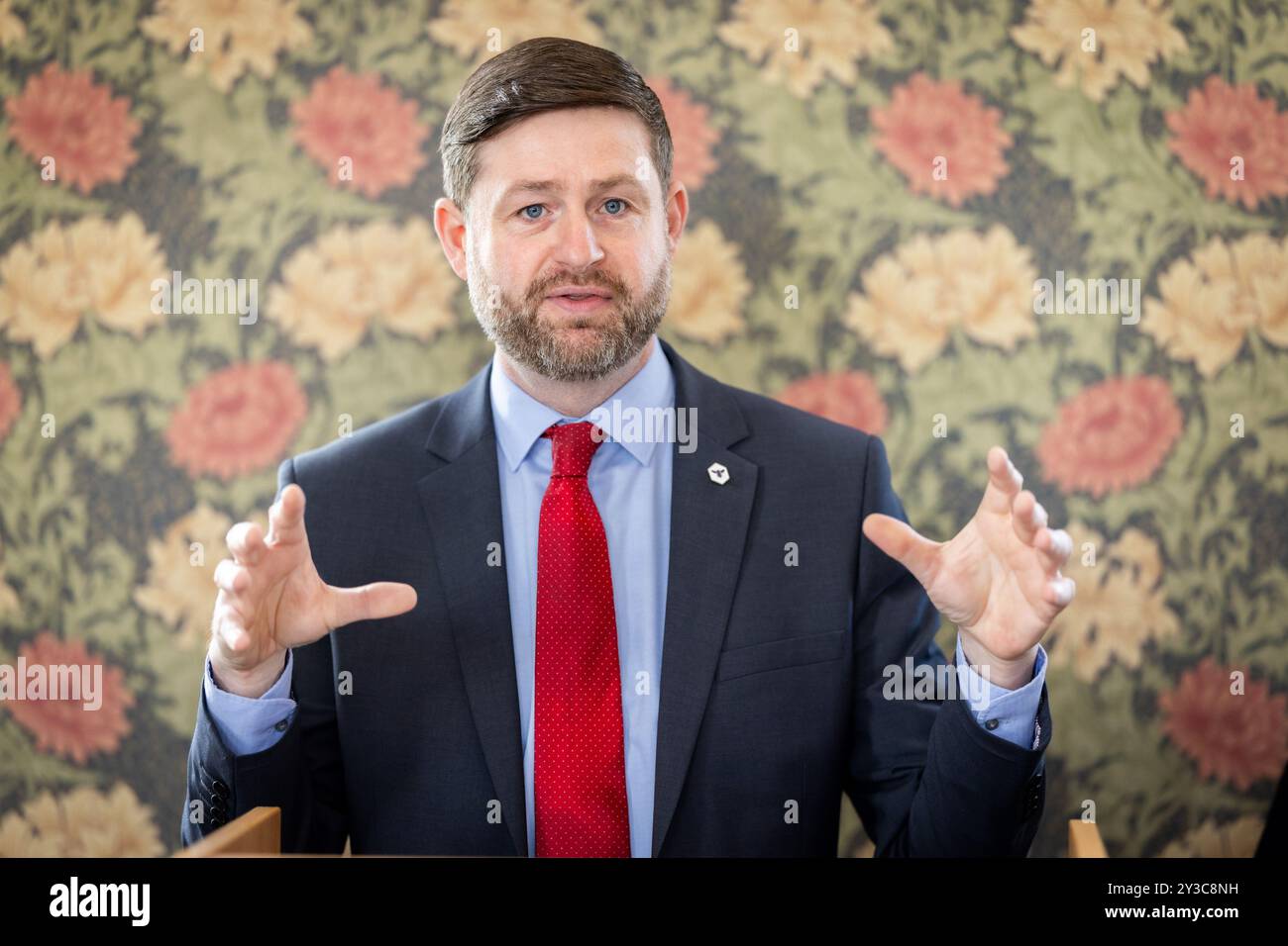 Royton Town Hall renovation completion. Jim McMahon MP Stock Photo - Alamy