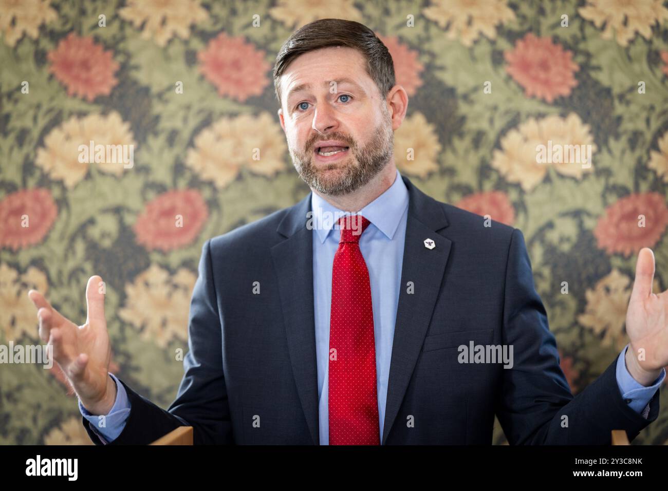 Royton Town Hall renovation completion. Jim McMahon MP Stock Photo - Alamy