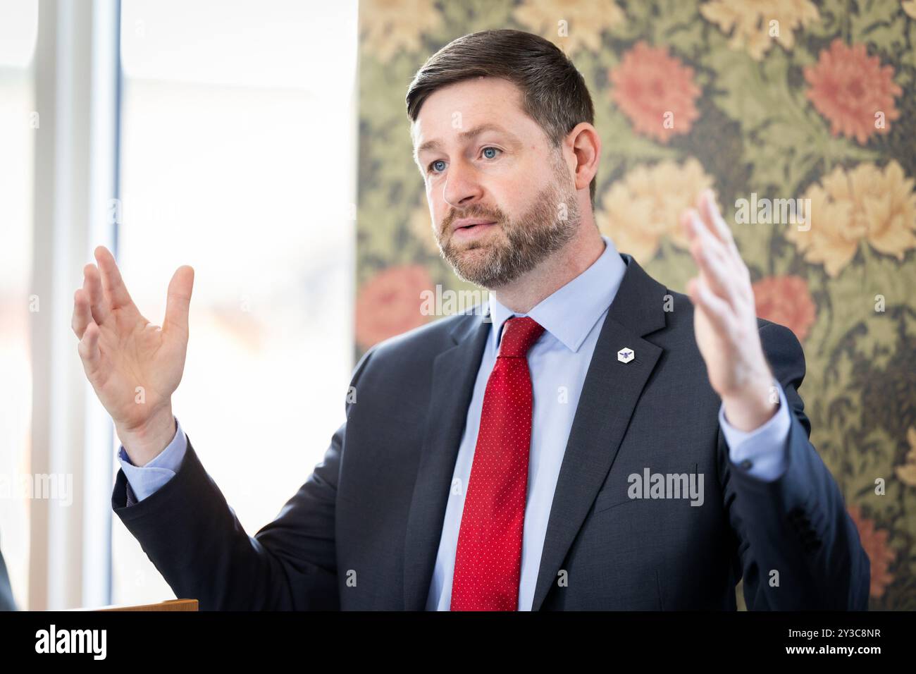 Royton Town Hall renovation completion. Jim McMahon MP Stock Photo - Alamy