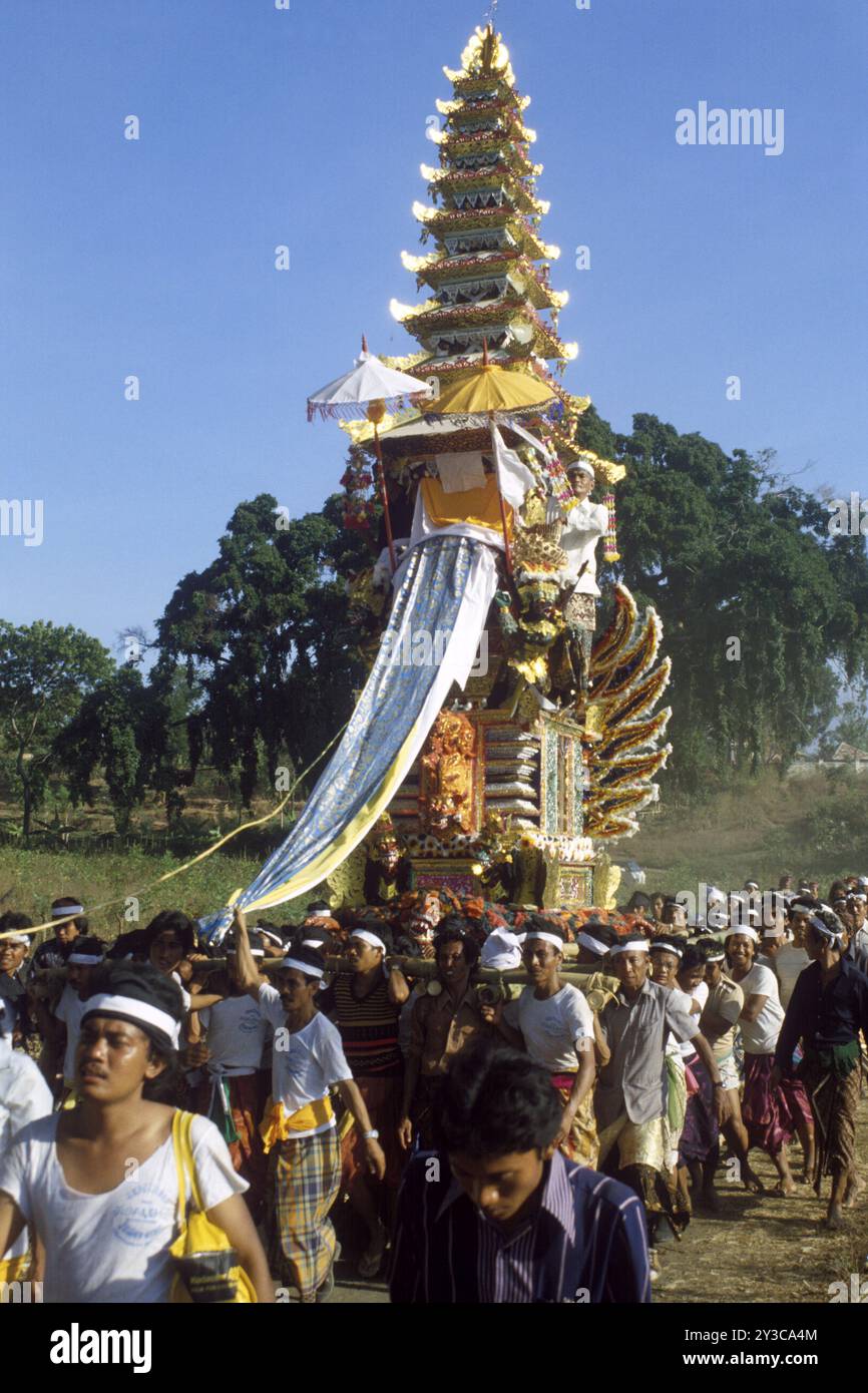Ngaben (cremation ceremony), procession to the cremation site ...