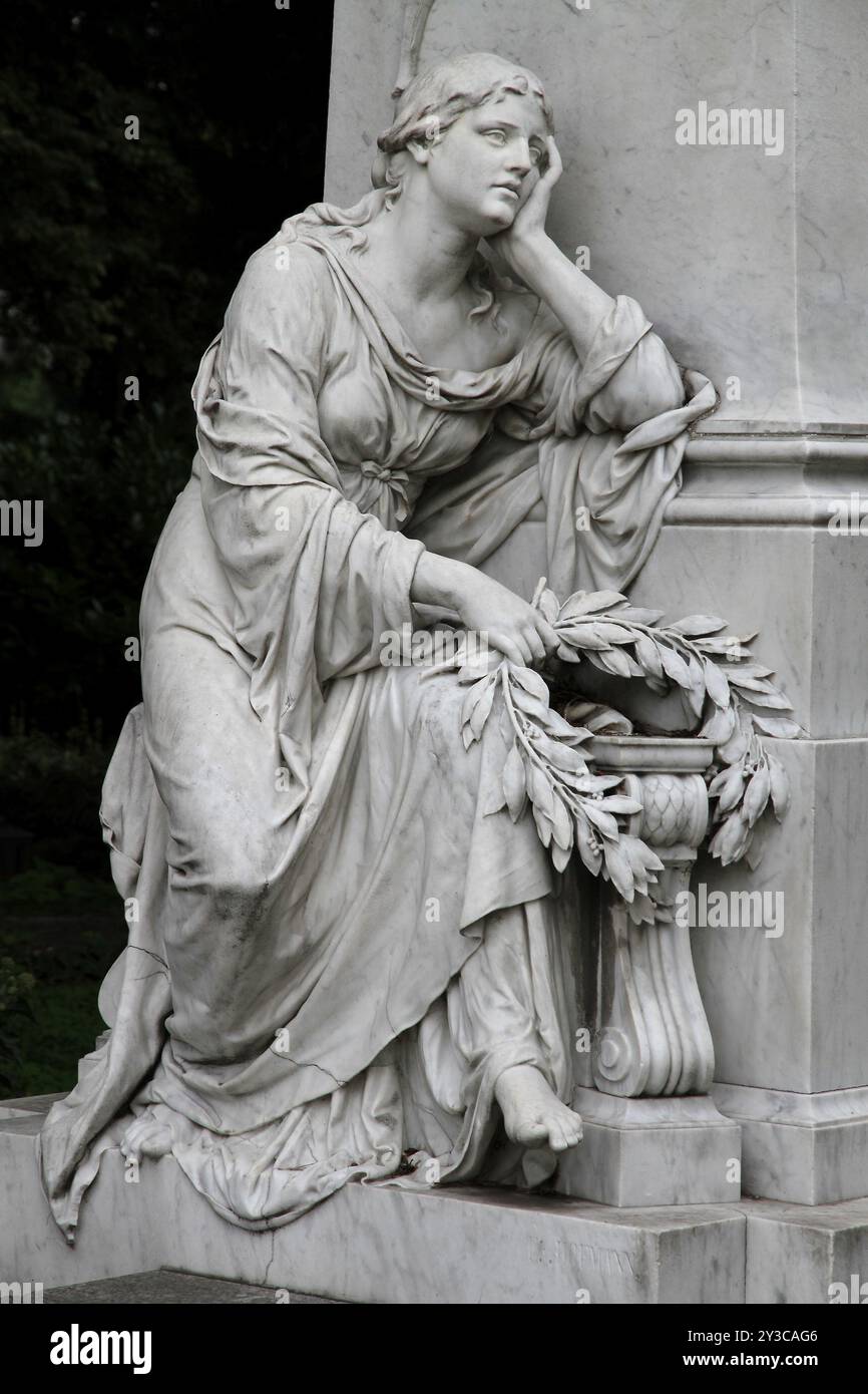 Cemetery mourning statue of a woman Stock Photo - Alamy