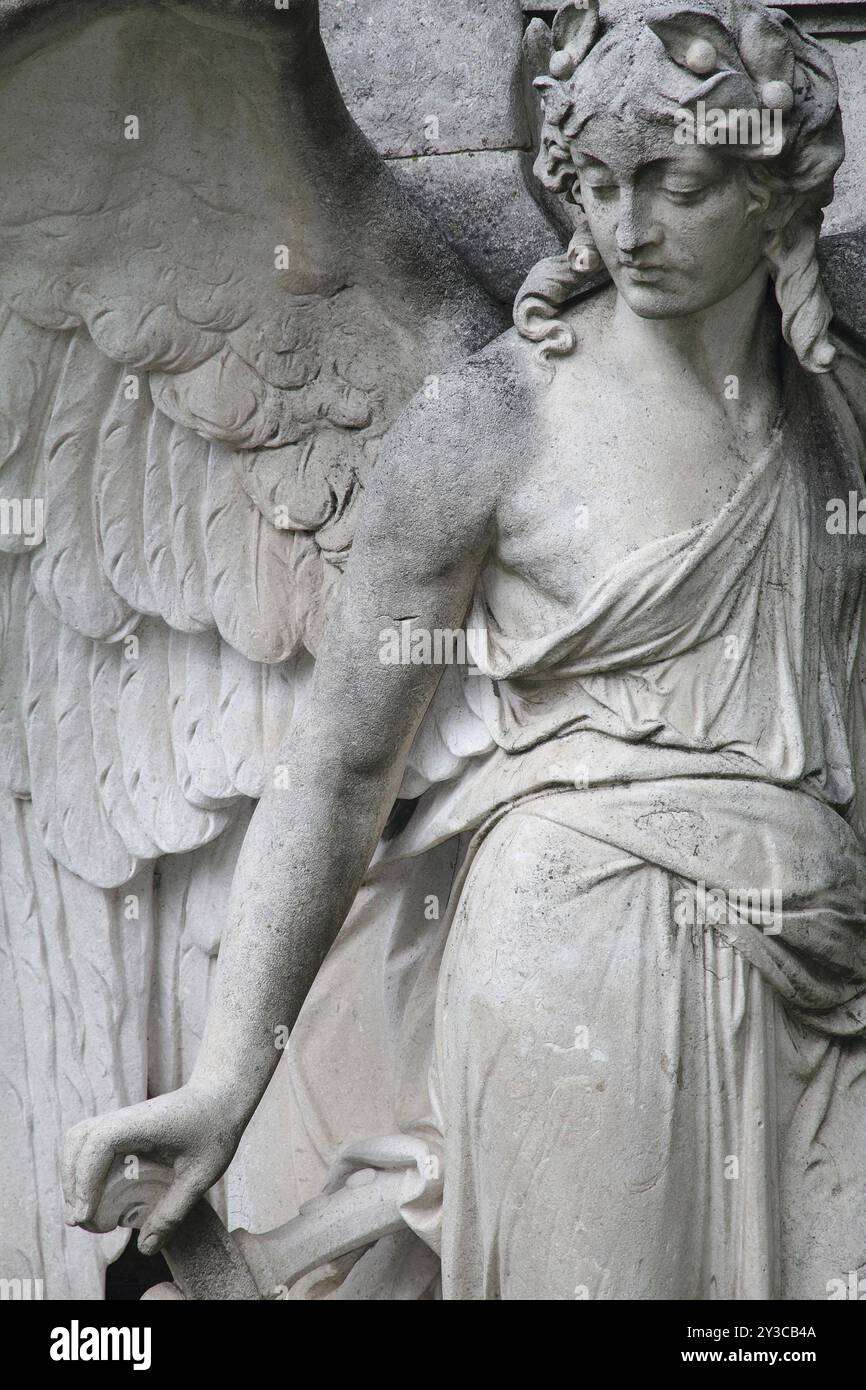 Cemetery mourning statue of a woman Stock Photo - Alamy