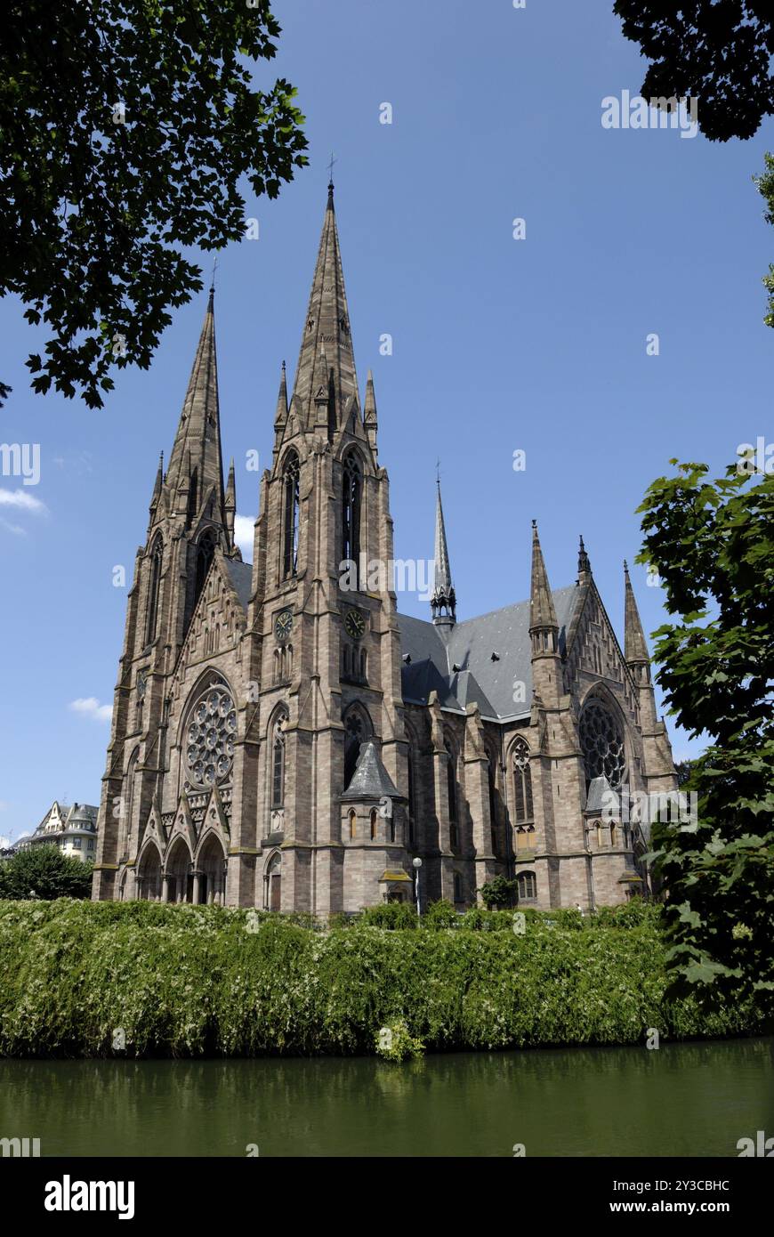 Gothic revival kirche hi-res stock photography and images - Alamy