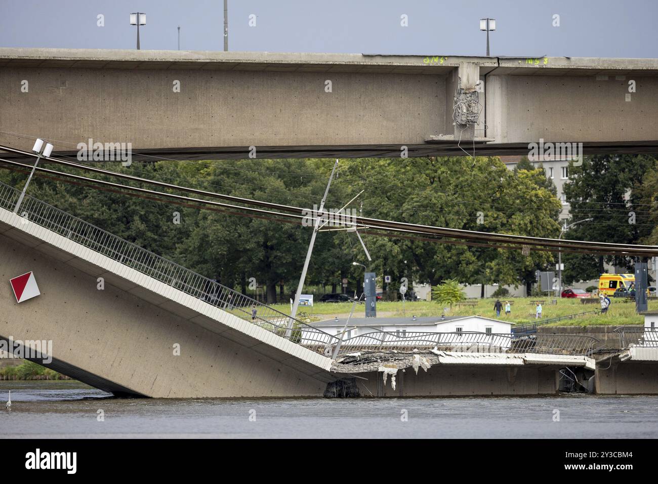 Partial collapse of the Carola Bridge in Dresden, 11/09/2024 Stock ...