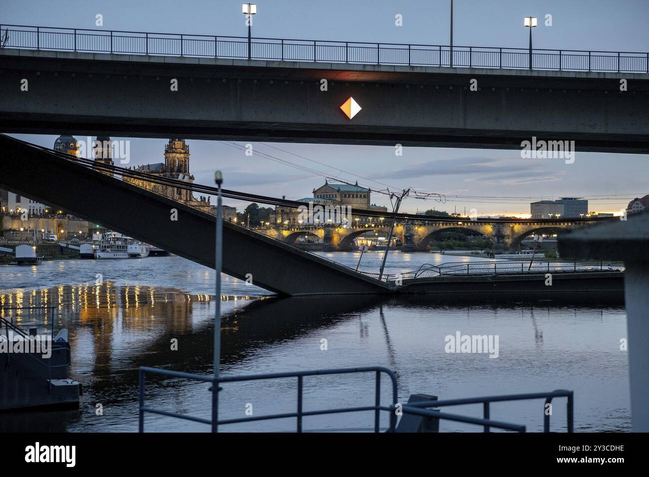 Partial collapse of the Carola Bridge in Dresden with the Semper Opera ...