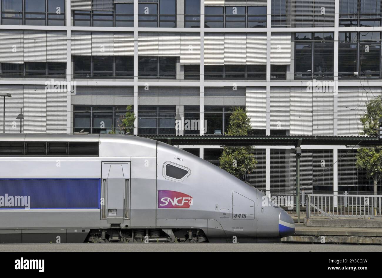 French high-speed train (TGV Stuttgart-Paris), main railway station ...