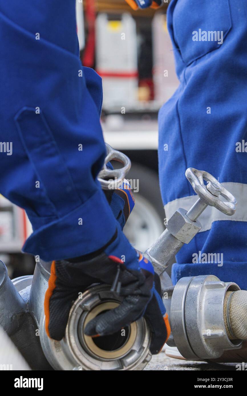 Couplings up hi-res stock photography and images - Alamy