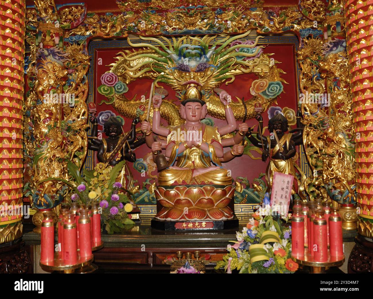 Shot temple god chinese hi-res stock photography and images - Alamy