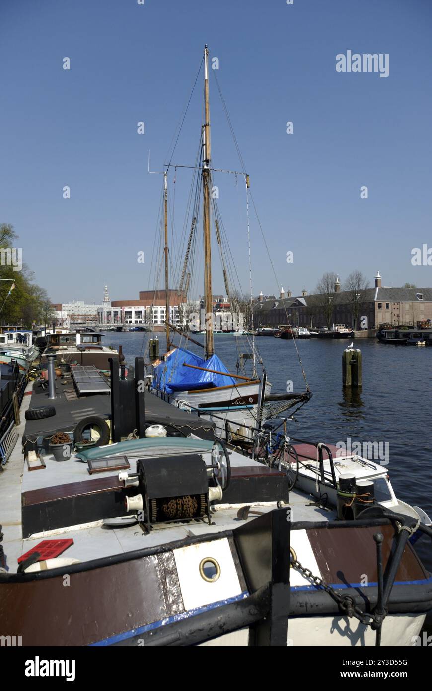 Amsterdam canals boats sail hi-res stock photography and images - Alamy
