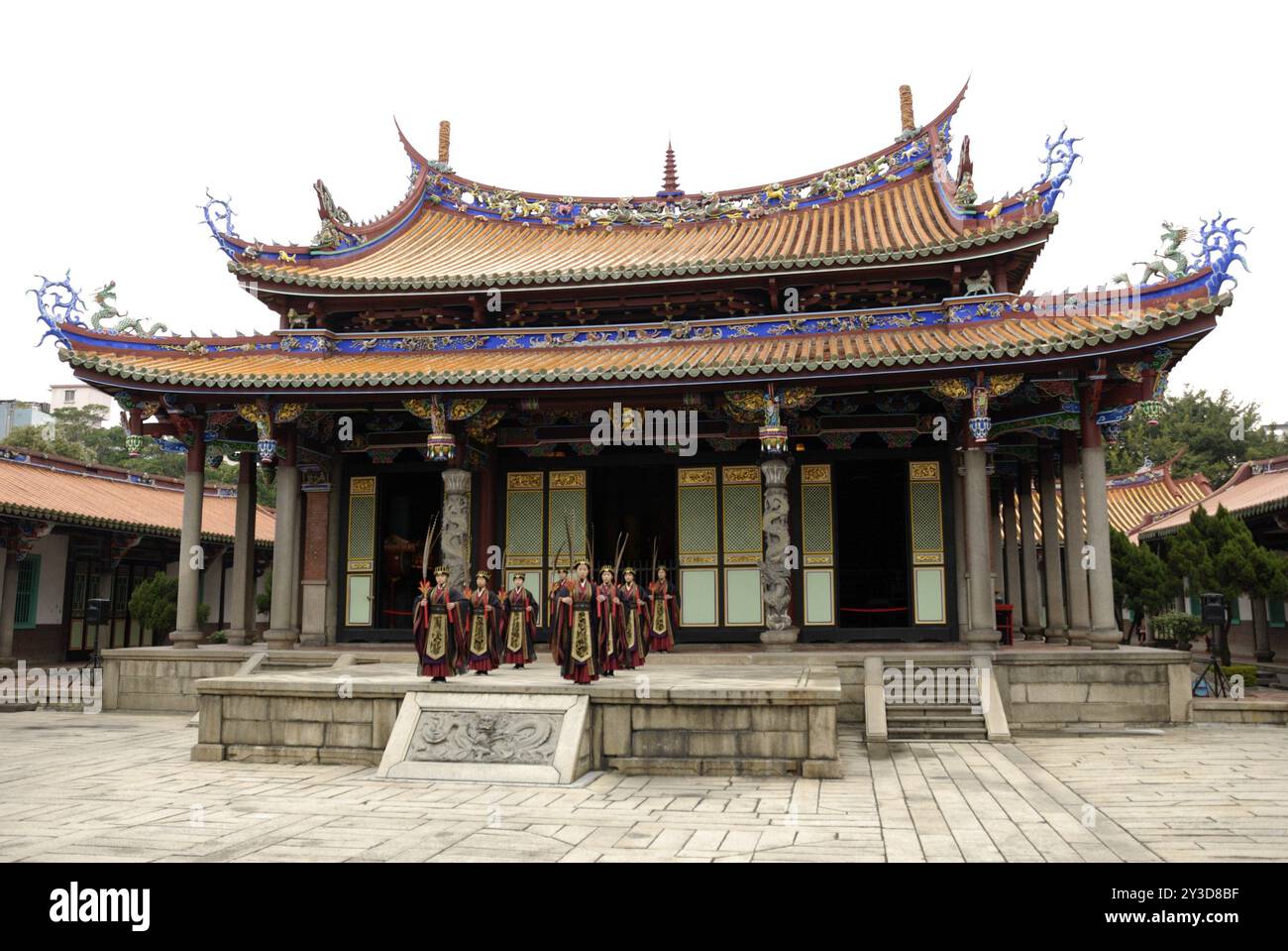 Ya Yue dancers in front of the Confucian temple, Taibei, Taiwan, Asia ...