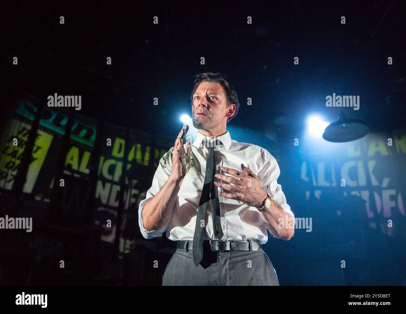 Larry lamb the sun hi-res stock photography and images - Alamy