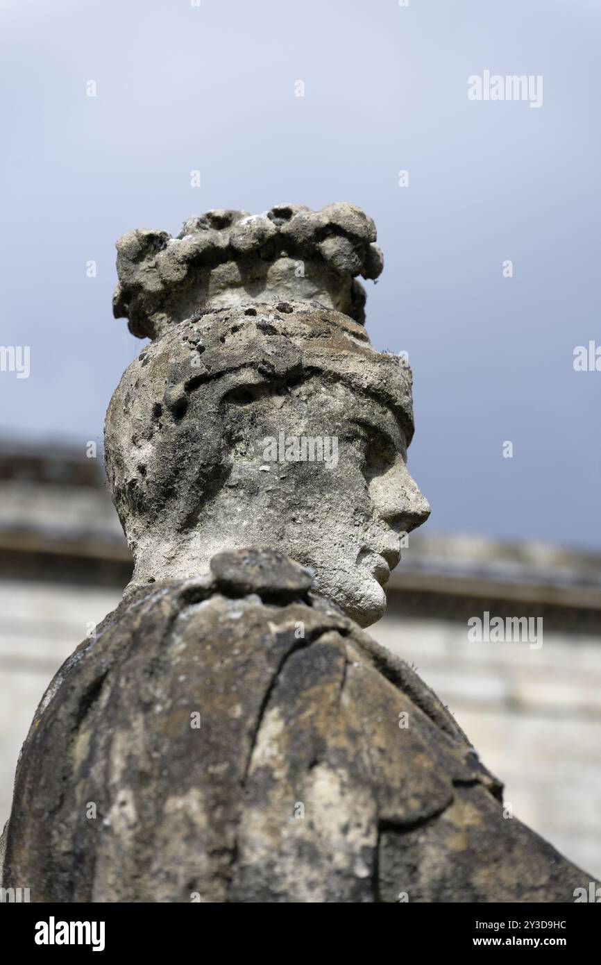 Sculpture, Terrace, The Roman Baths, Bath, England, Great Britain Stock ...
