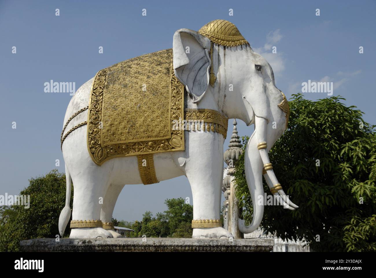 Sculptures of elephant hi-res stock photography and images - Alamy
