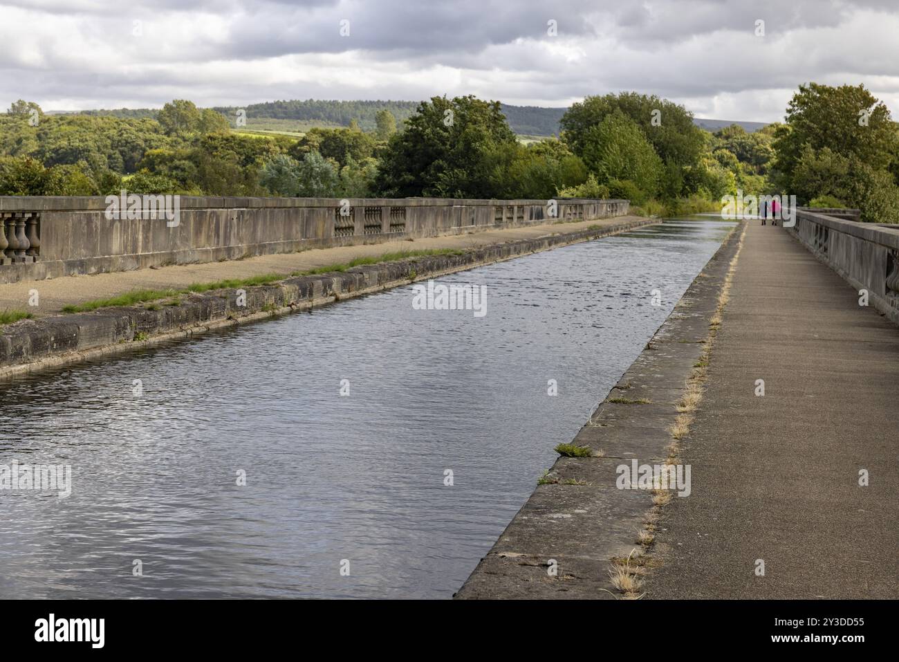 Lune Aqueduct carries the Lancaster Canal across the River Lune ...