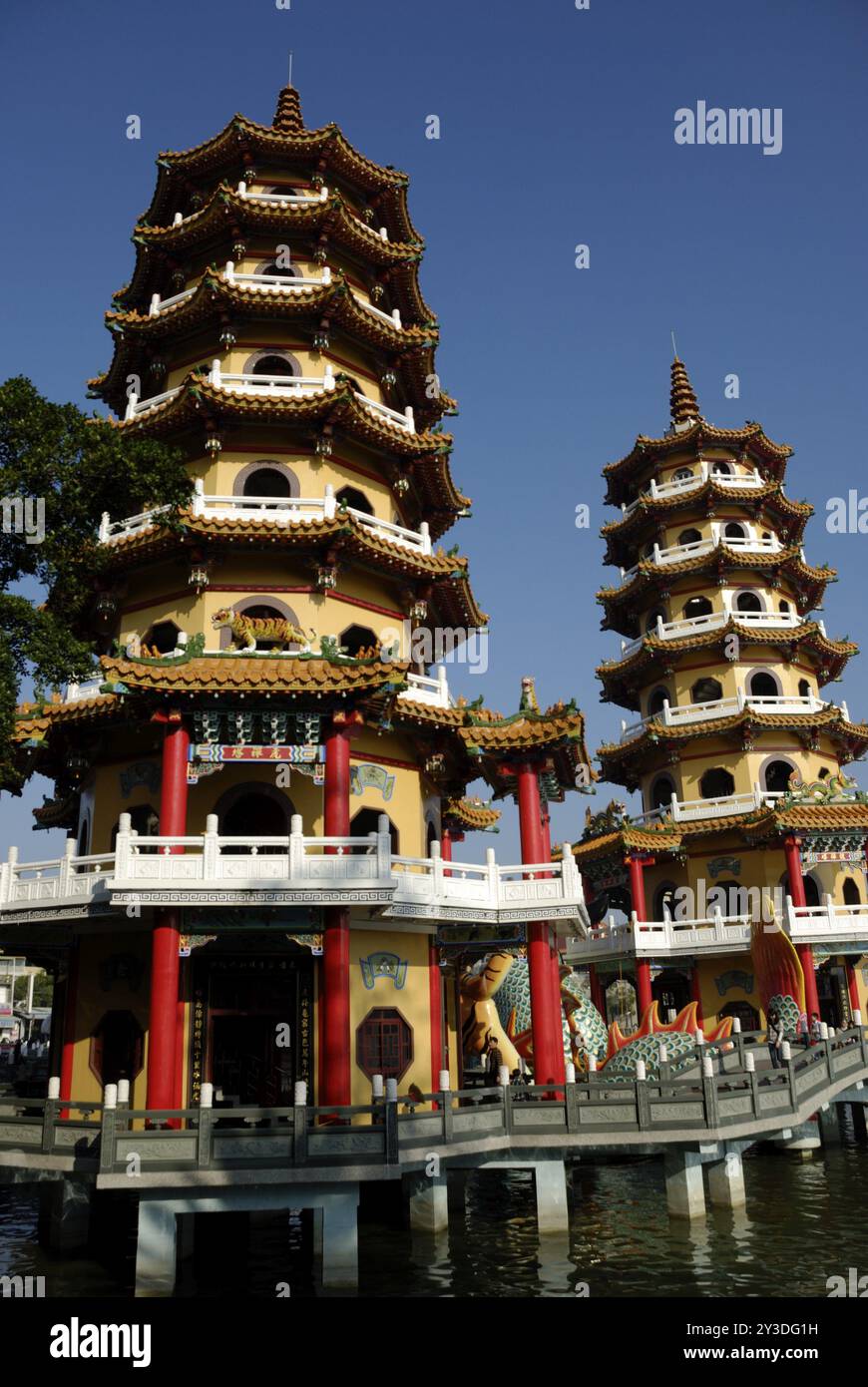 Tiger and Dragon Pagoda, Lotus Lake, Kaohsiung, Taiwan, Asia Stock ...