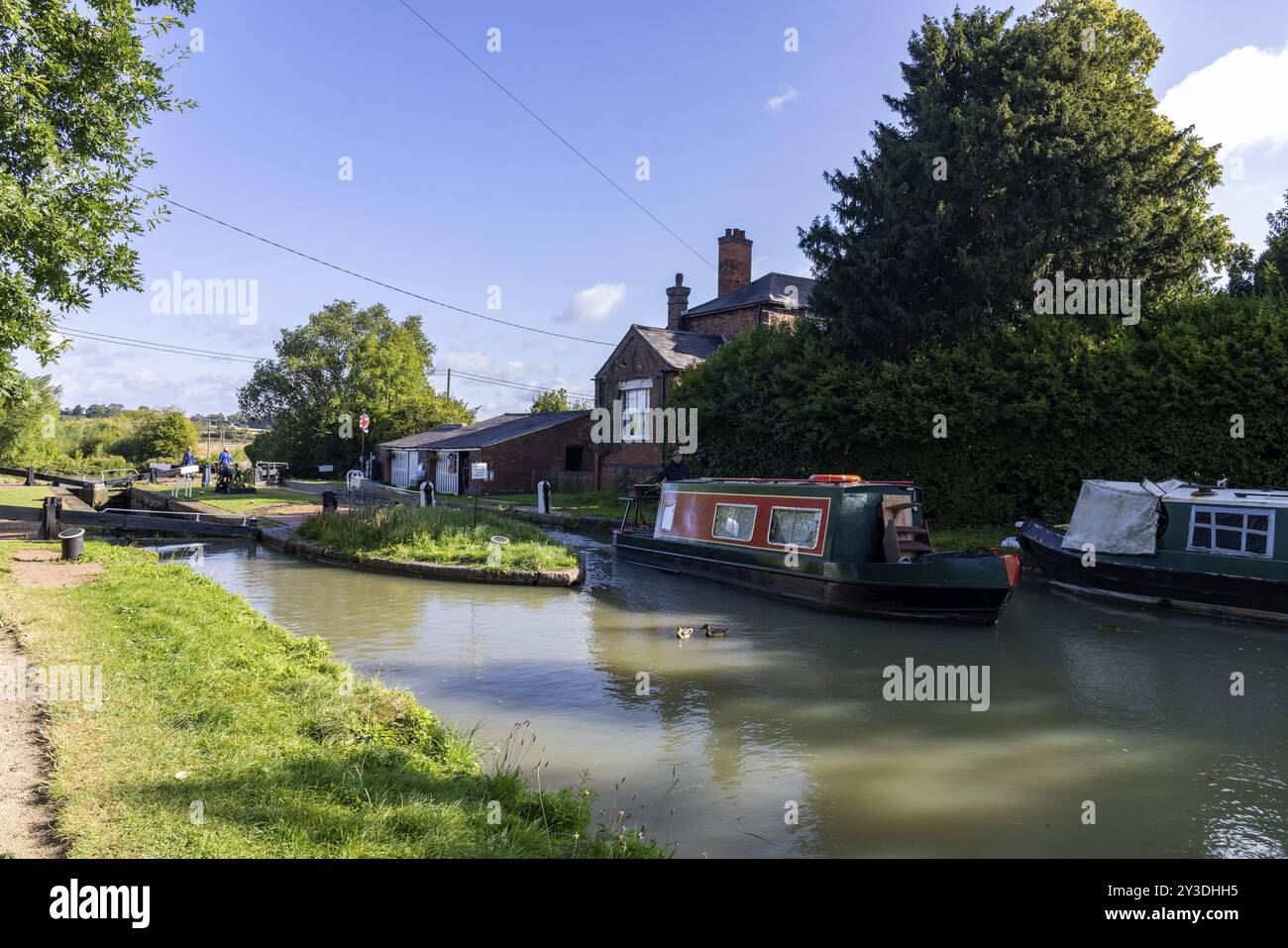 Hillmorton Locks, lock on the Oxford Canal, Rugby, Great Britain Stock ...