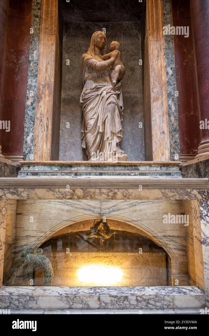 Rome, Italy - August 15, 2024: Tomb of Raphael Inside the Pantheon in ...