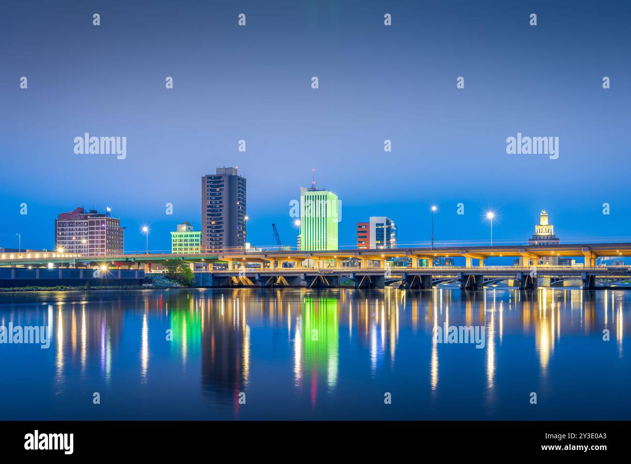 Cedar Rapids, Iowa, USA cityscape on the Cedar River at dusk Stock ...