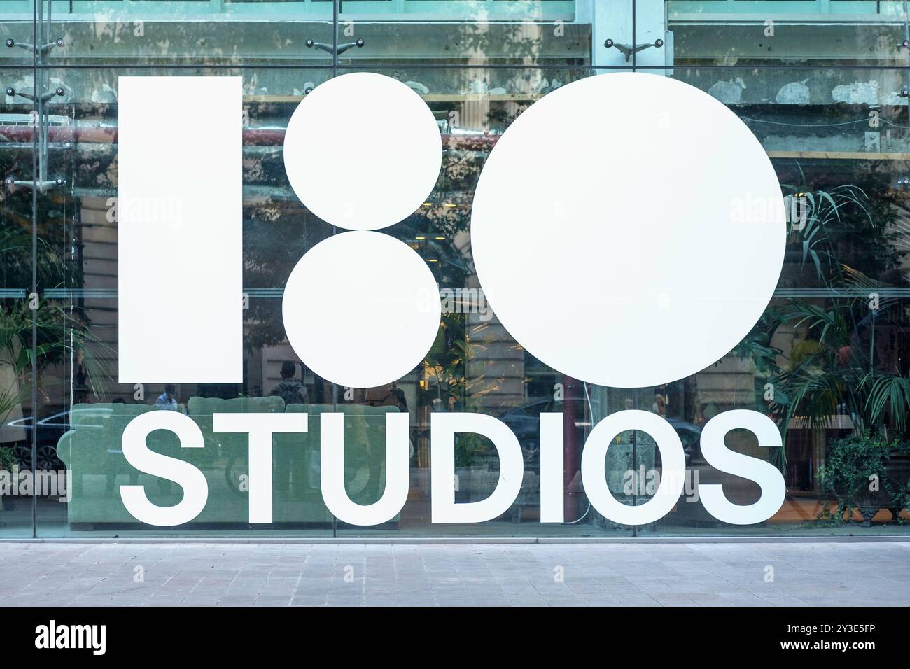 180 strand hi-res stock photography and images - Alamy