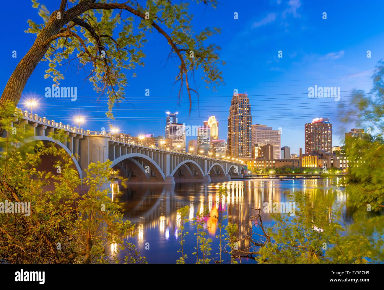 Minneapolis, Minnesota, USA downtown skyline on the Mississippi River ...