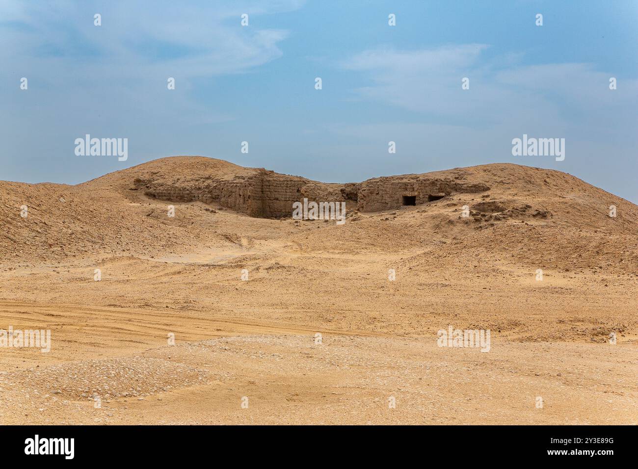 Non royal people tombs hi-res stock photography and images - Alamy