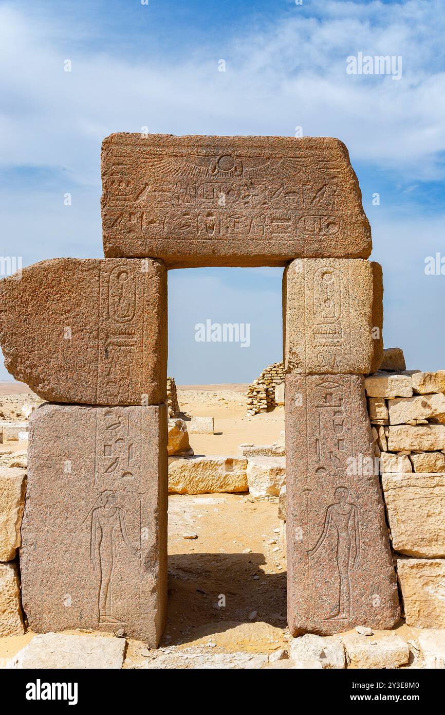Egypt, Saqqara South, king Pepi II funeral complex, door of the queen ...