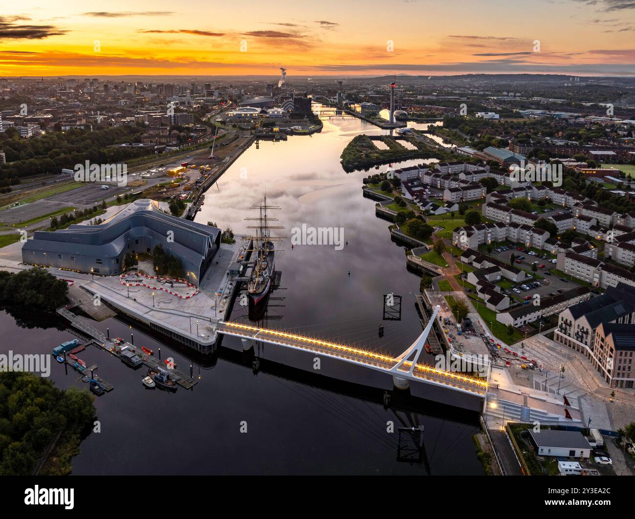 New bridge over the River Clyde between Govan & the River side Museum ...