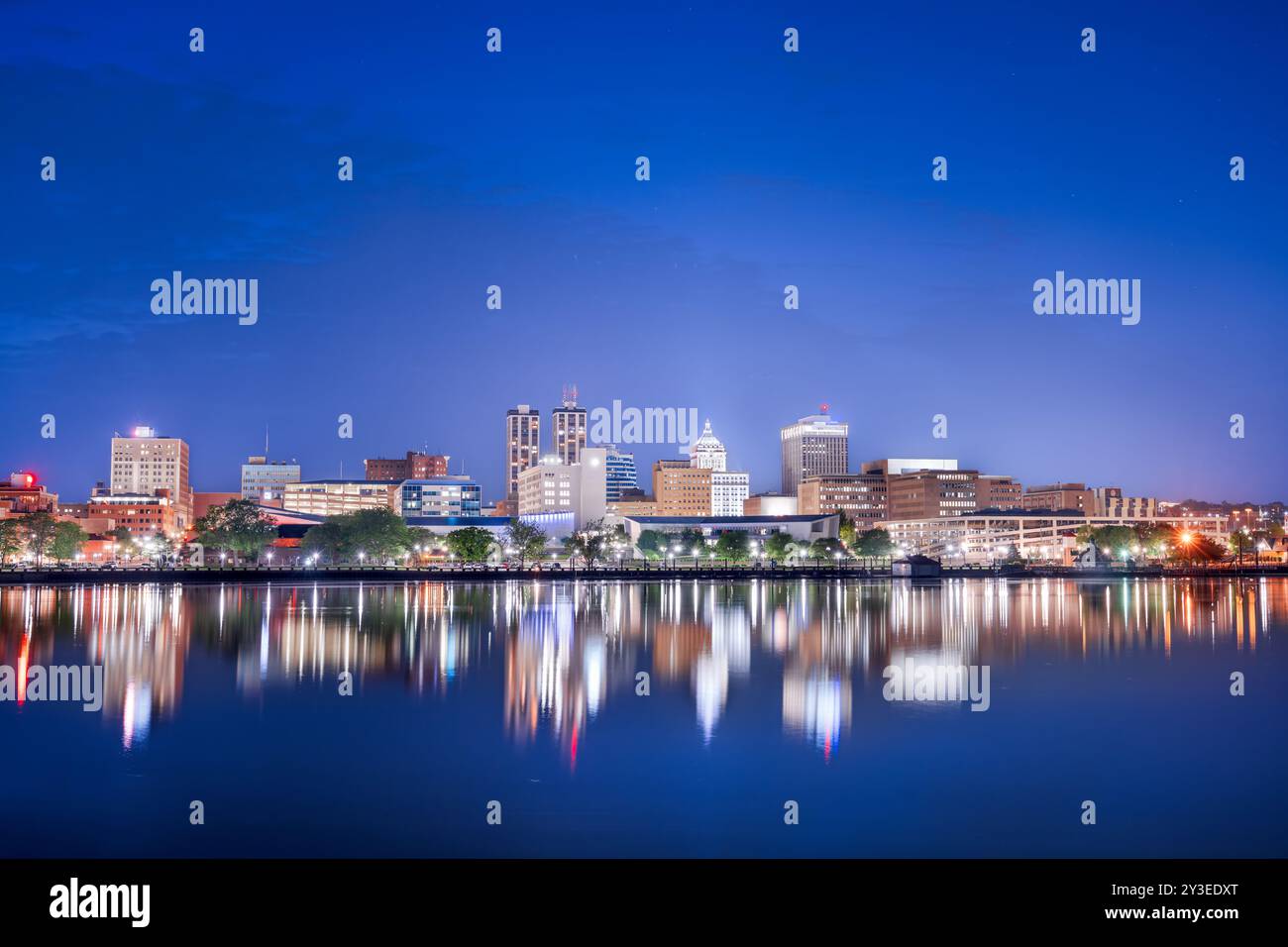Peoria, Illinois, USA downtown skyline on the lake at dusk Stock Photo ...