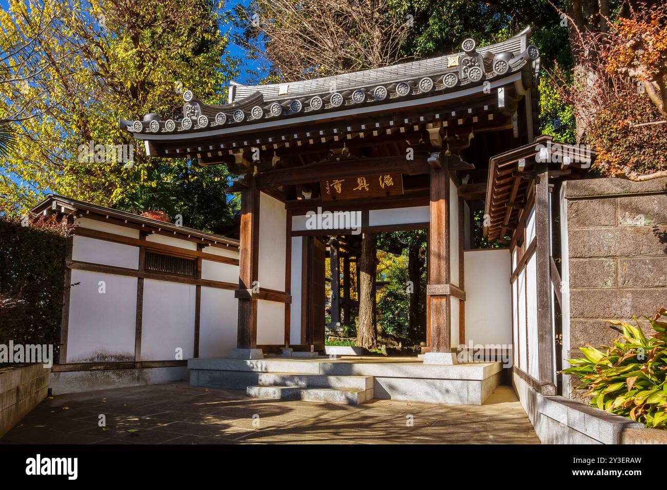 Hoshinji Temple entrance in Tokyo Kita Ward Stock Photo - Alamy