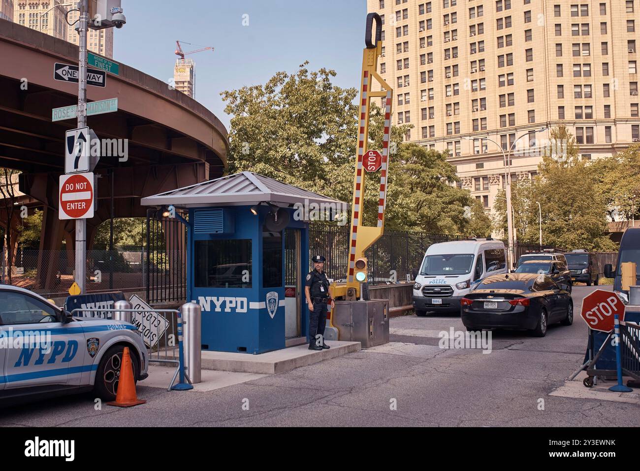 A police officer stands guard outside One Police Plaza NYPD ...