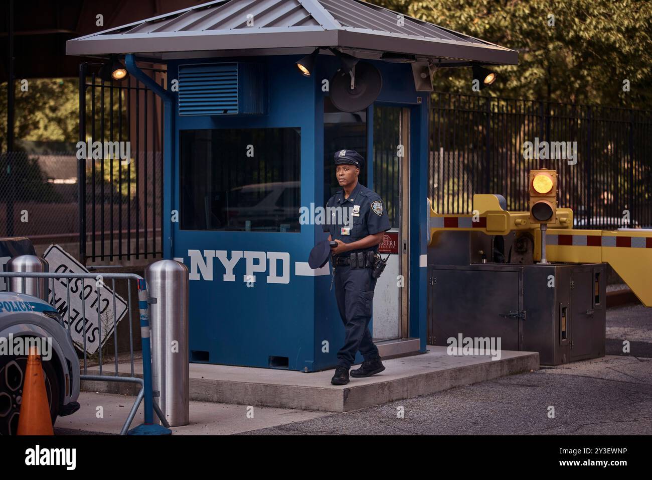 A police officer stands guard outside One Police Plaza NYPD ...