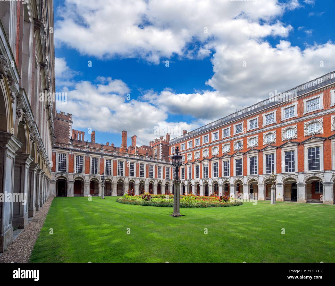 Fountain Court, Hampton Court Palace, Richmond upon Thames, London ...