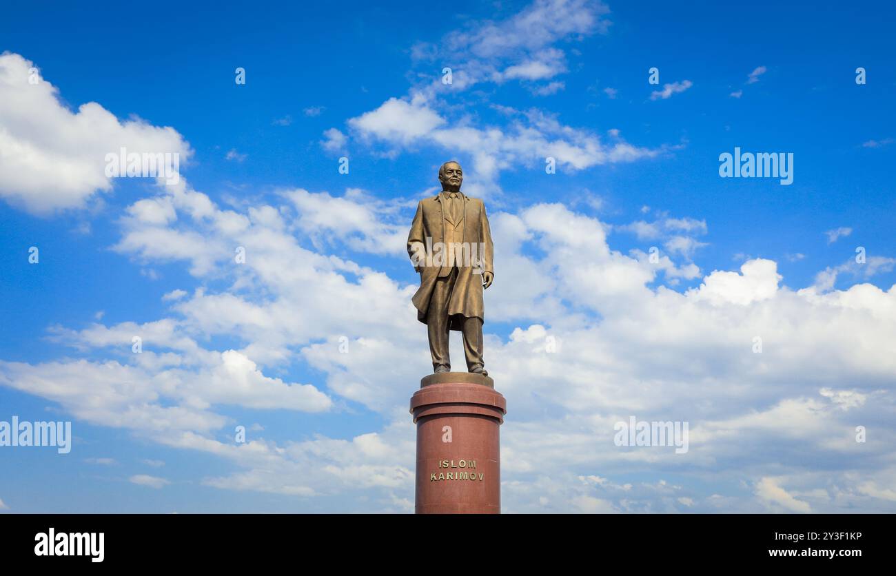 Uzbekistan, Samarkand - May 10, 2019: Islam Karimov Statue in the City ...