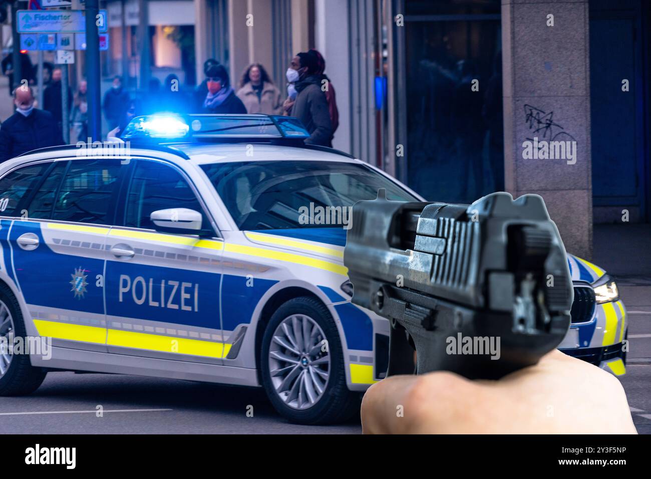 Waffe einer polizei hi-res stock photography and images - Alamy