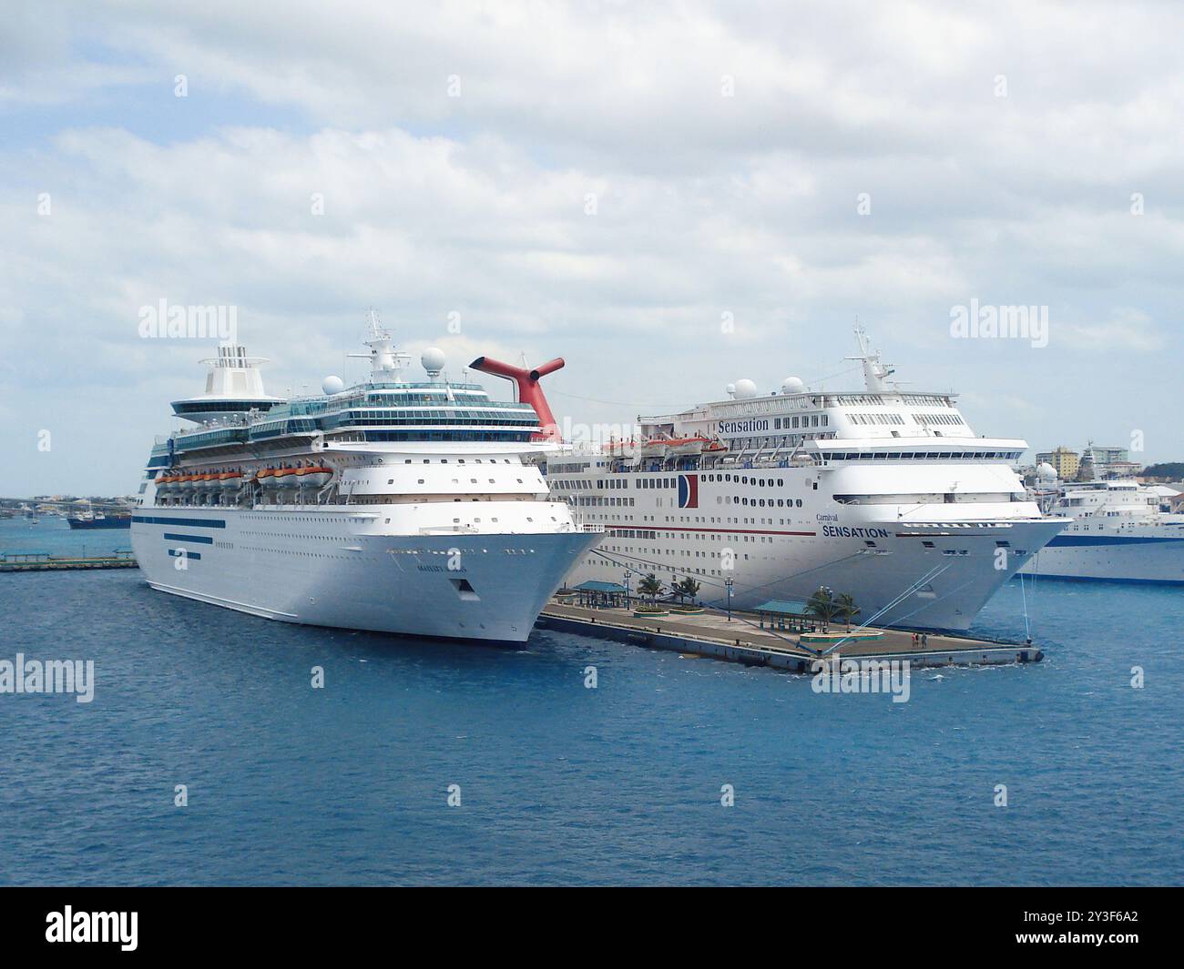 Royal caribbean sovereign of the seas hi-res stock photography and ...