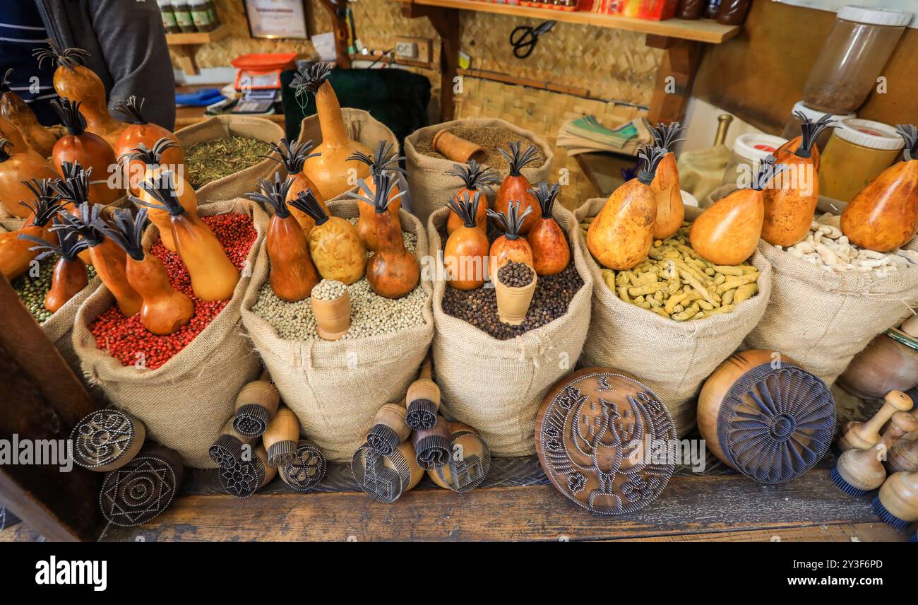 Spices on oriental market hi-res stock photography and images - Alamy