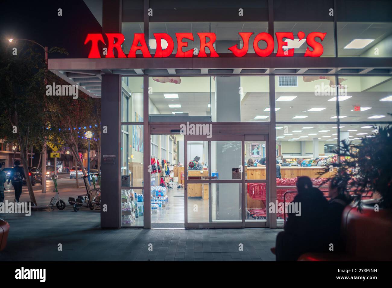 LOS ANGELES -February 28, 2024: Trader Joe's store logo outdoor at night Stock Photo - Alamy